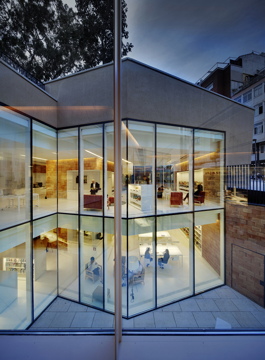 Dematerialized steel curtain wall (018) | facad3s